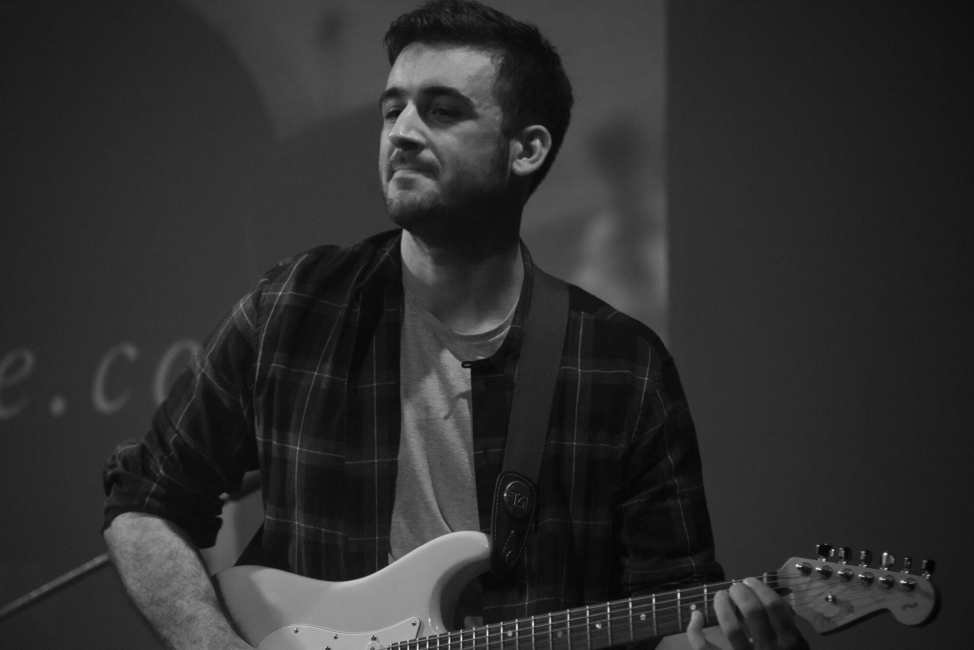 Will Hay - Professional session guitarist & session services.